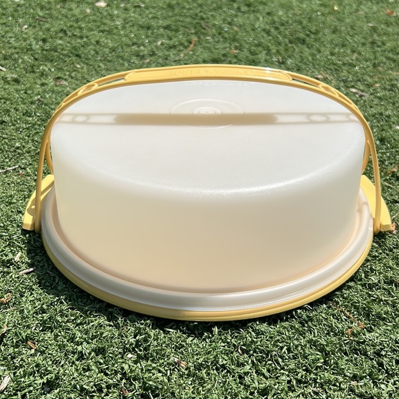 Tupperware | Kitchen | Vintage Tupperware Harvest Gold Cake Pie Carrier ...